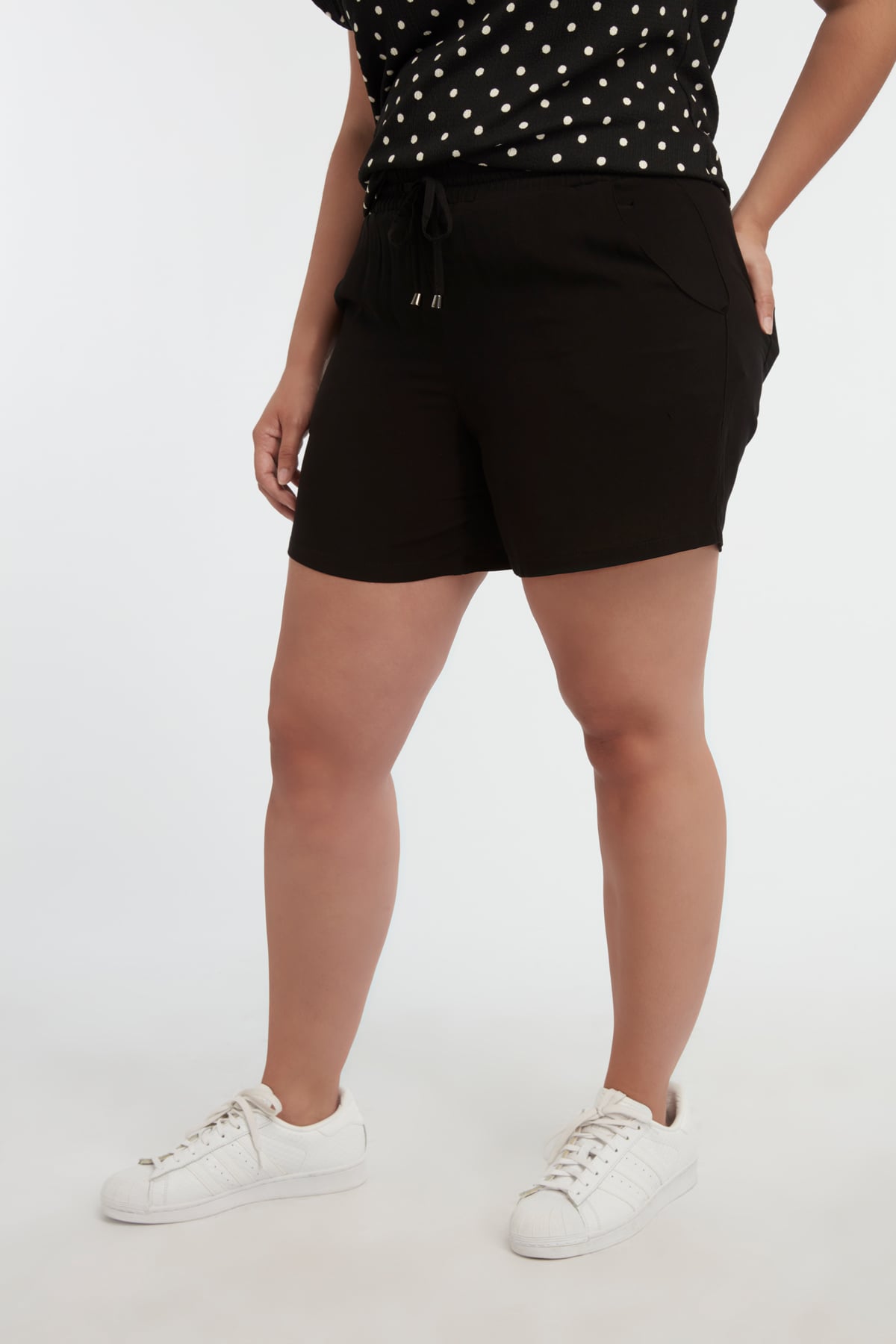 Dames Short met stoffen ceintuur | MS Mode